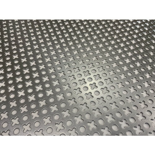 ●パンチングプレスの金型で規則的に孔を開けた金属板です。●表面が平面であるため、耐摩耗等の耐久性が高く目が崩れることもありません。●450mm角サイズにカットされています。(フレーム無しです)●機械や装置カバー、フィルター、防音・保温パネル...