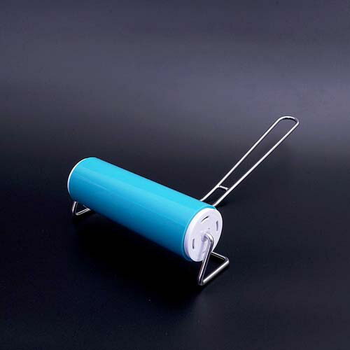 ●水洗いで繰り返し使える衣服用粘着ローラーです。●毛髪やほこり等、汚染物質を90％以上除去します(※ATP(+AMP)拭き取り検査結果より)。●抗菌・防カビ剤を配合し、カビや菌の繁殖を防ぎます。●ローラー部分にシリコーンを使用していません(...