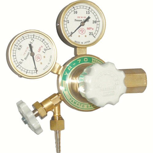 ●1次側使用圧力：2〜15MPa●2次側使用圧力：0.2〜0.99MPa●出口口径：8ホース口●出口側にニードル弁付です。●使用圧力0.99MPaまで使用可能です。●全真鍮製で安全設計です。●ガス用調整器。●リニューアルに伴い、パッケージ・...