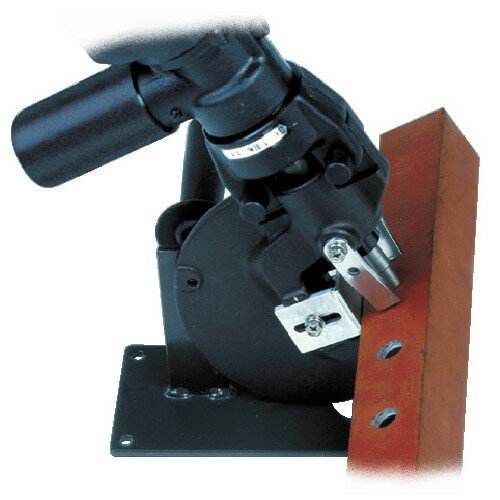 ●携帯型アングル加工機用アタッチメントです。●最大加工能力：直径14*t4(SUS304)・t6(SS400)●寸法(mm)：W193*L207*H232●品名：パンチャーリニューアルに伴い、パッケージ・内容等予告なく変更する場合がございま...