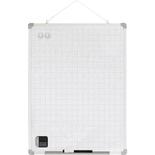 ●25mm方眼の暗線入り●材質：鉄板、PVC●付属品：ボードマーカー(黒)、イレーサー、トレー、吊り下げひも、フック金具、ねじ、マグネット2個、裏面用マグネット●本体寸法(mm)：W600*D10*H450●内寸法(mm)：W575*H42...