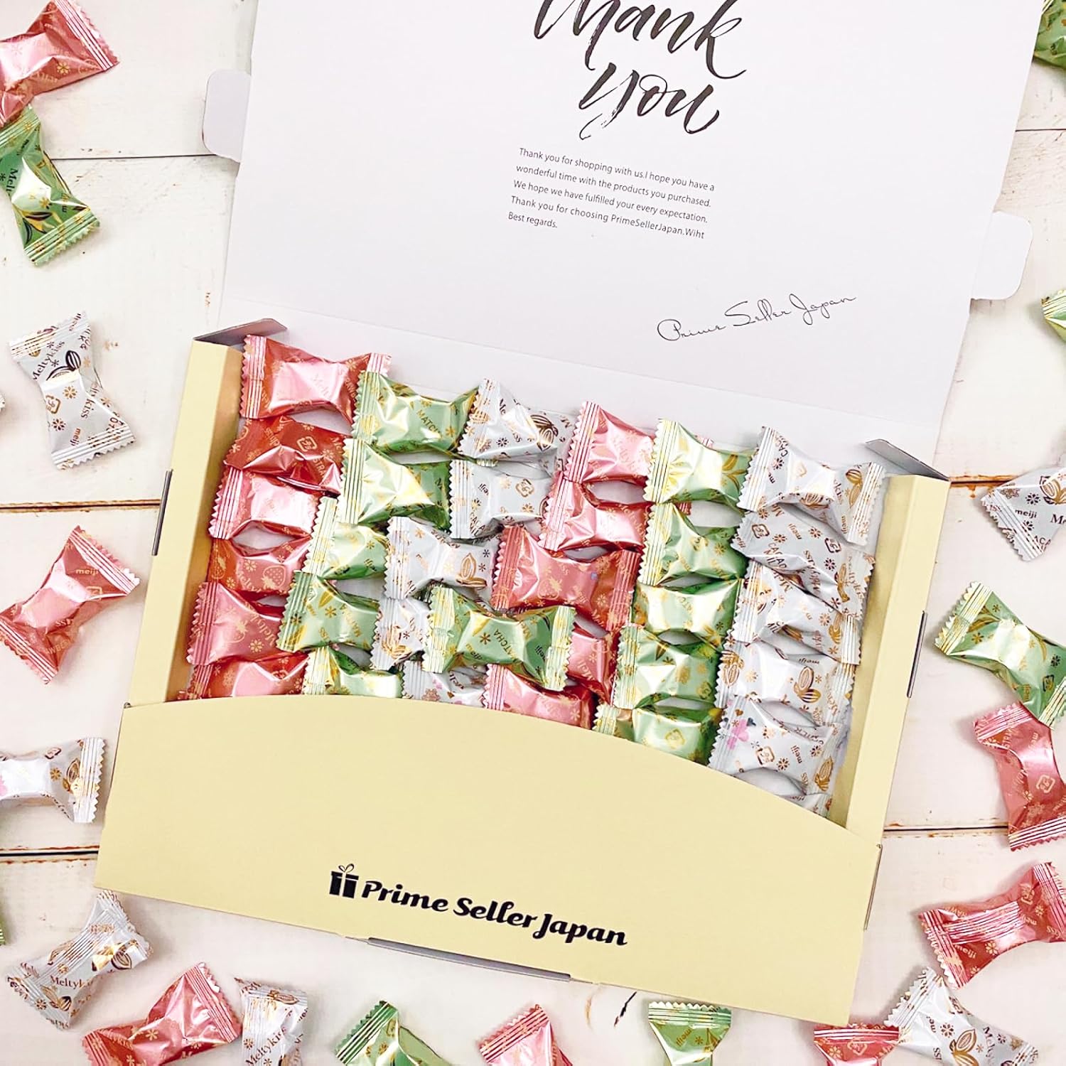 冬だけの特別な味わいを詰め込んだ、明治「メルティーキッス」のパーティーアソート。プレミアムショコラ・フルーティー濃いちご・初摘み濃抹茶の3種を各種バランスよく詰め合わせ、合計60粒をギフトボックスにまとめた商品です。メルティーキッス特有のキ...