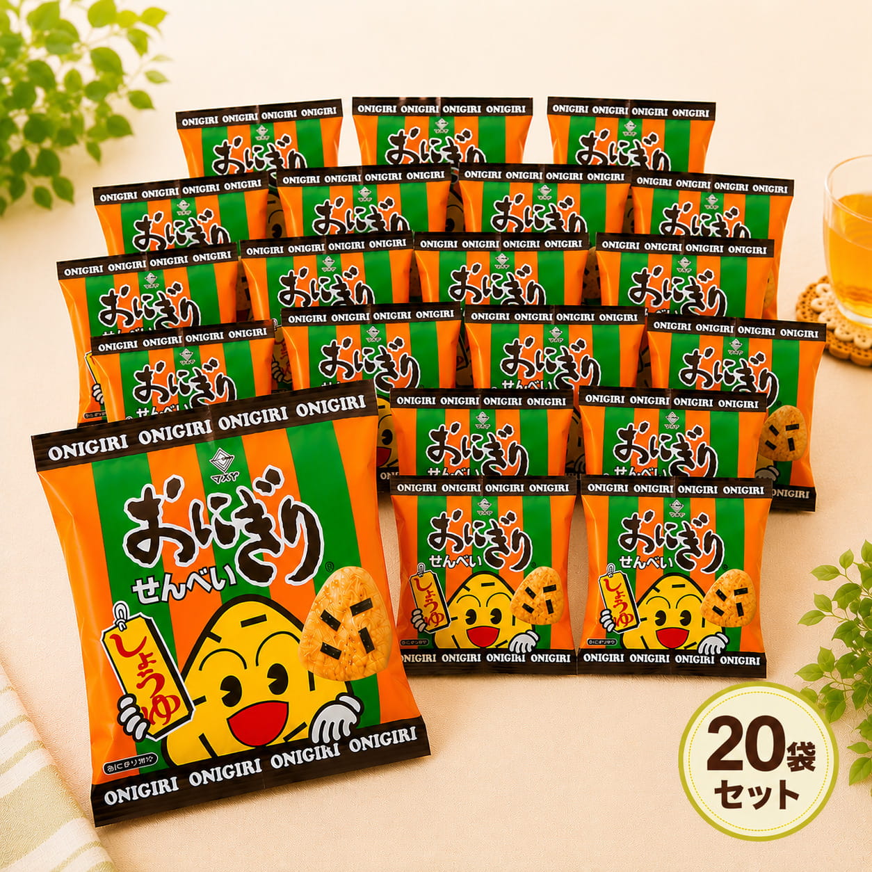 マスヤ おにぎりせんべい 23g×20袋ブランド：マスヤふっくらサクサクのお米の生地に「だし」のうまみにこだわった熟成しょうゆタレで味付けし、香り高い焼き海苔をふりかけた三角のおせんべいです。1969年発売のロングセラー商品で、西日本ではお...