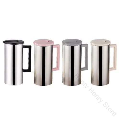 説明:材質: 高品質のステンレススチール製で、非常に耐久性があります。水、アイスティー、その他の冷たい飲み物を入れるために設計されています。特徴: シンプルなデザインと滴り落ちない注ぎ口で、汚れません。容量：1.6L、滑らかな表面、便利なハ...