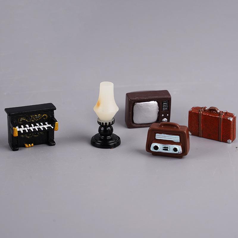 ・カテゴリ: ミニチュア玩具・カラー展開: エレキギター、古琴、薄木色飾り棚、濃木色飾り棚、テレビ、スーツケース、ピアノ・対象年齢: 7〜14歳