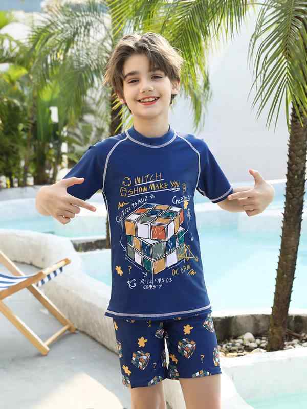 ・カテゴリ: 水着・スタイル: 三角パンツ・対象年齢: 5-18歳・対象性別: 男性・主な素材: ナイロン 82%・裏地素材: ポリエステル 95%・重量: 280g・カラー展開: ダークブルー・サイズ展開: 140、150、160、165...