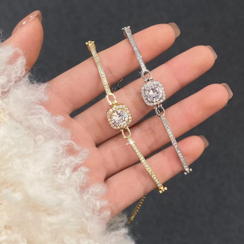 ・カテゴリ: 手芸・アクセサリー（手飾）・素材: ジルコン・処理技術: 電気メッキ・デザイン: 幾何学型・カラー展開: ゴールド、シルバー・スタイル: 個性派、マイナー・対象: レディース