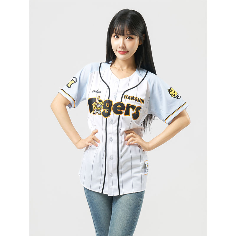 配送方法：宅配便阪神タイガースと、ソウル発のスポーツアパレルブランド「DeEpo（ディエポ）」による、待望の公式コラボレーションが遂に実現。球団レジェンドにフォーカスしたシグネチャーラインと阪神タイガースのDNAをカジュアルに昇華したポップ...