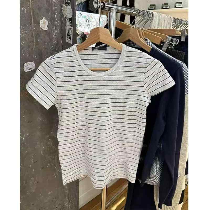 ・カテゴリ: Tシャツ・スタイル: カジュアル、清新風、清新フェミニン・主な素材: 綿 50%以上70%未満・ネックライン: クルーネック・袖丈: 半袖・袖型: レギュラースリーブ・シルエット: レギュラーフィット・デザイン: ストライプ・...