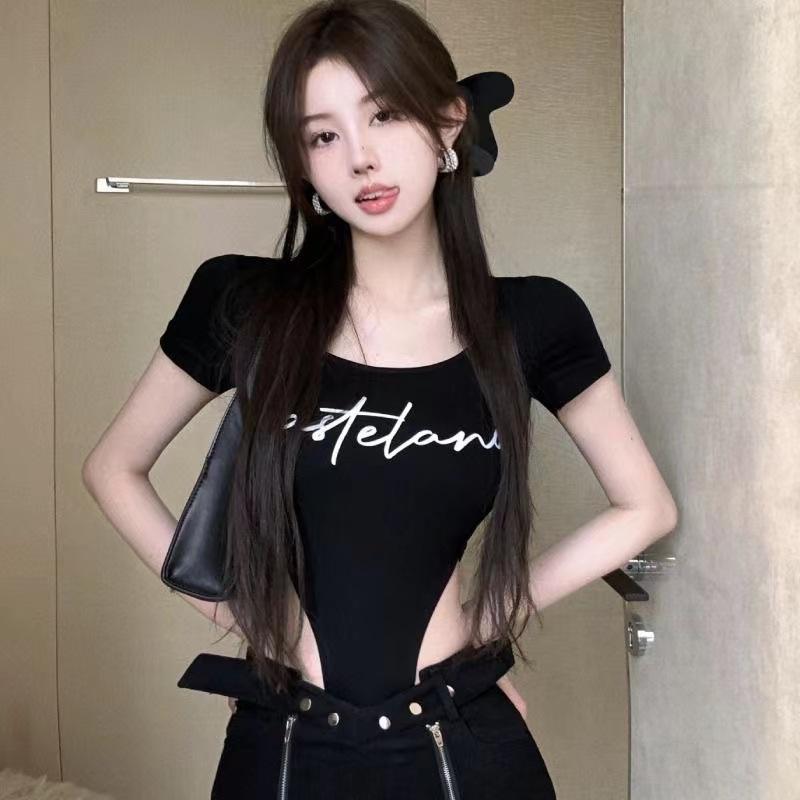 ・カテゴリ: Tシャツ・主な素材: ポリエステル・柄: 無地・スタイル: プルオーバー・袖丈: 半袖・シルエット: スリムフィット・着丈: ショート丈（40cm超50cm以下）・ネックライン: クルーネック・袖型: 半袖・カラー: ブラック...