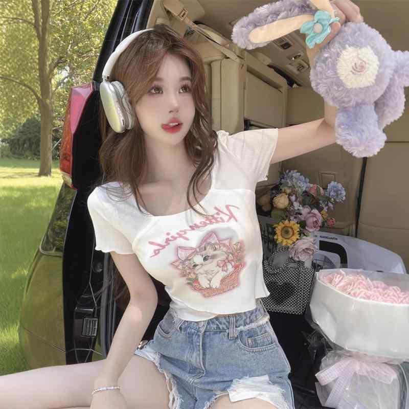・カテゴリ: Tシャツ・主な素材: レーヨン（粘胶繊維）30%未満・柄: アニマル、3D/立体、刺繍・スタイル: コンサバ、きれいめ、フェミニン・ネックライン: スクエアネック・袖丈: 半袖・シルエット: スリムフィット・カラー展開: ホワ...
