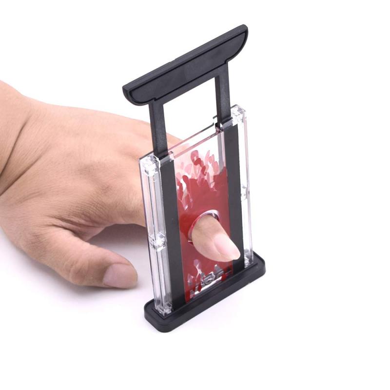 【手品 マジック】Finger Chopper/フィンガーチョッパー 指を切るマジック ドッキリ道具 指ギロチンマジックギミック 面白いマジック 近景マジック道具 手品 道具 マジックアイテム人気の定番アイテムの簡易版です。マジシャンは雰囲...