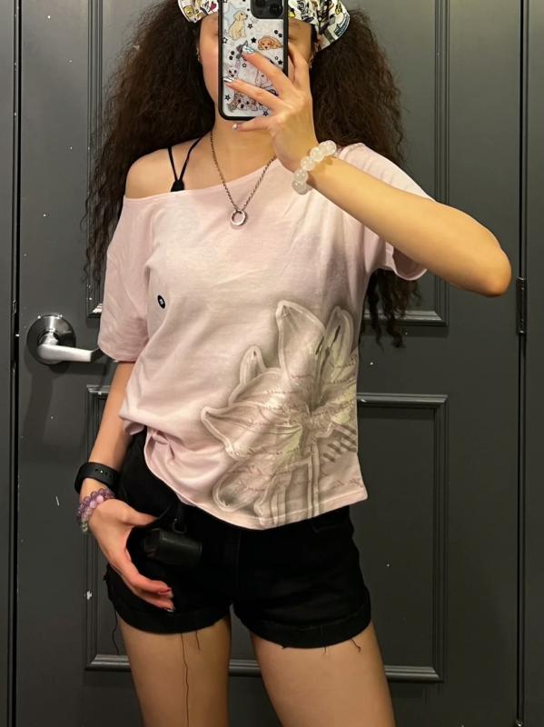 ・カテゴリ: Tシャツ・主な素材: 綿・柄: その他・スタイル: プルオーバー・袖丈: 半袖・工芸: 染色・シルエット: ルーズフィット・ネックライン: クルーネック・袖型: レギュラースリーブ・トレンド要素: プリント・カラー展開: 画像...