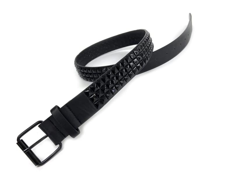 [Estimation エスティメイション] スタッズベルト ロック パンク ピラミッドスタッズ ビョウ 古着 原宿系 鋲 studs ブラック シルバー SP-26素材　合成皮革ベルト全長　約108cm（バックル含む） 多少±の誤差がござ...