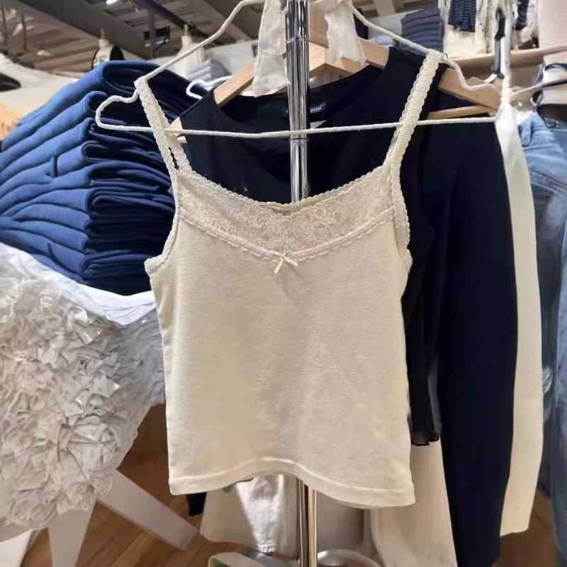 ・カテゴリ: キャミソール・シルエット: スリムフィット・着丈: ショート丈（40cm超、50cm以下）・柄: 無地・素材: 綿・カラー展開: 画像色、ホワイト・サイズ展開: フリーサイズ・素材含有量: 綿70%以上80%未満・スタイル: ...
