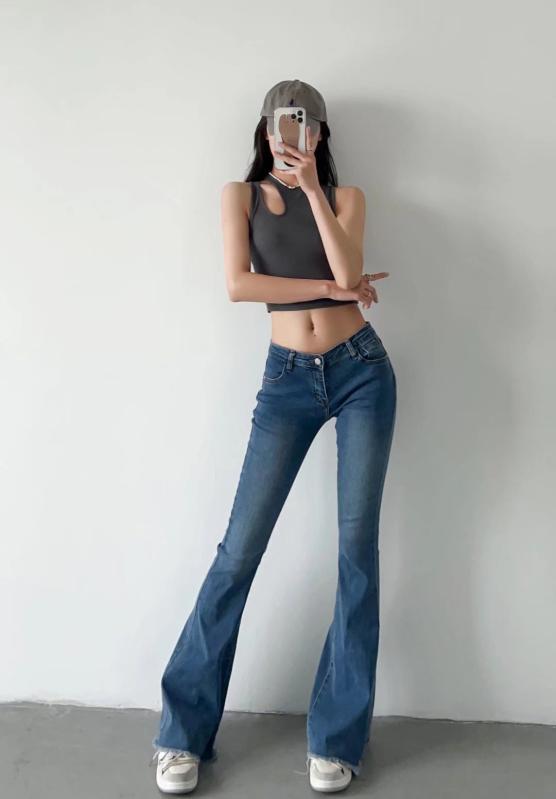 ・カテゴリ: ジーンズ・主な素材: デニム（綿30%-50%）・スタイル: ベルボトム・パンツ丈: ロングパンツ・テイスト: ストリート・デザイン: ウォッシュ加工・カラー展開: ブラック、ダークブルー、ライトブルー・サイズ展開: XS、S...