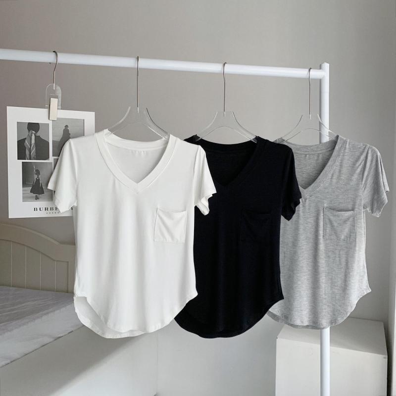 ・カテゴリ: Tシャツ・主な素材: ポリエステル95%以上、スパンデックス30%以下・柄: 無地・スタイル: プルオーバー・袖丈: 半袖・加工: 起毛・シルエット: ルーズフィット・着丈: 標準（約50cm～65cm）・ネックライン: Vネ...