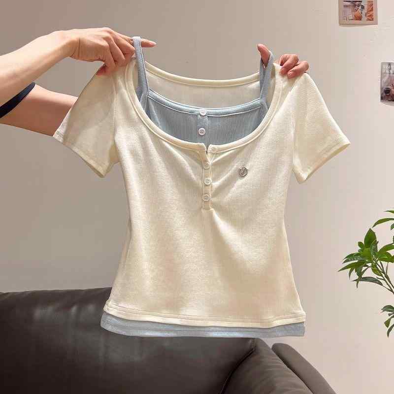 ・カテゴリ: Tシャツ・主な素材: ポリエステル90%以上95%未満・柄: 配色・スタイル: タイトフィット・袖丈: 半袖・着丈: 通常（50cm超65cm以下）・ネックライン: ハーフオープンネック・袖型: レギュラースリーブ・デザイン要...