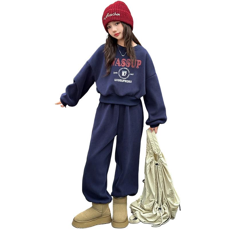 ・カテゴリ: キッズ用セットアップ・対象性別: 女の子・スタイル: 韓国風・セット内容: トップス、パンツ（2点セット）・袖丈: 長袖・パンツ丈: ロングパンツ・生地加工: 柔軟加工・厚さ: 厚手・柄: アルファベット・主な素材: 綿70%...