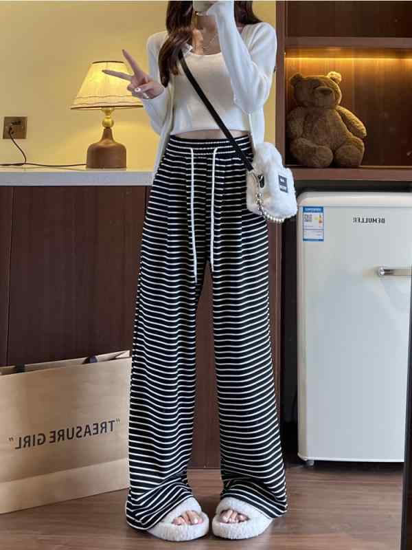 ・カテゴリ: カジュアルパンツ・スタイル: デイリーカジュアル、ラフスタイル・シルエット: ストレート、ルーズ・パンツ丈: ロングパンツ・ウエスト: ハイウエスト・厚み: 普通・デザイン特徴: ポケット・カラー展開: ブラック、ダークグレー...