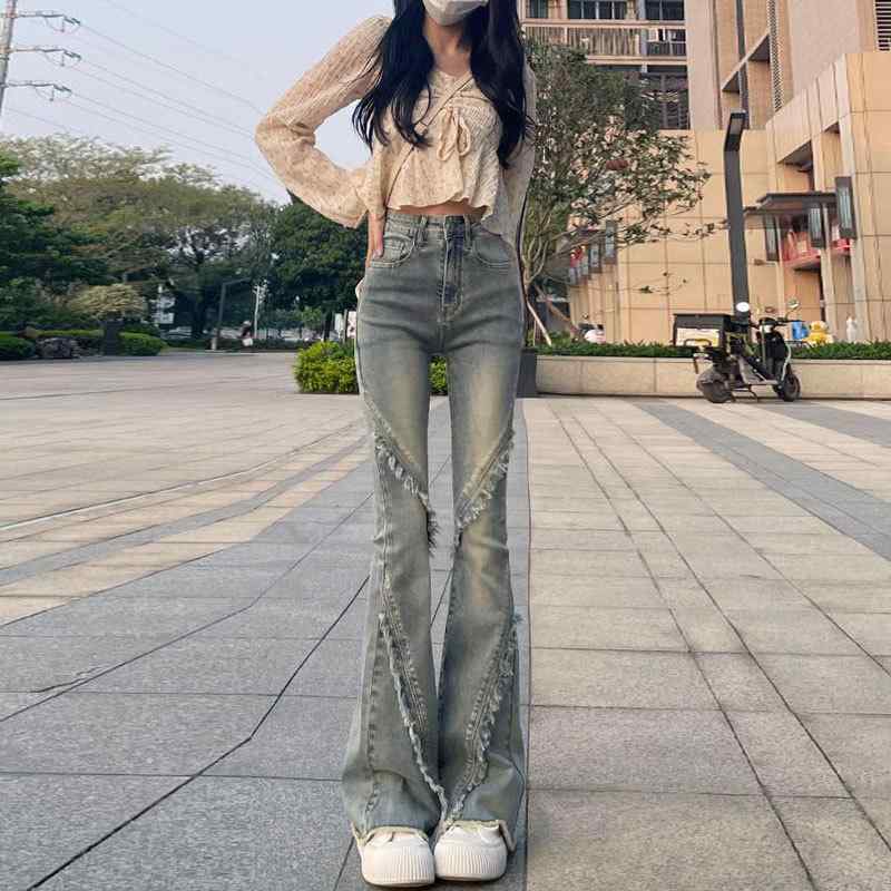 ・カテゴリ: デニムパンツ・素材: コットン（綿70%以上80%未満）・スタイル: デニム風、きれいめカジュアル・パンツ丈: フルレングス・ウエスト: ハイウエスト・デザイン: ブーツカット・ディテール: フリンジ、ヴィンテージ加工、プリー...