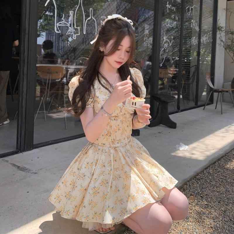 ・カテゴリ: 连衣裙（ワンピース）・素材: 涤纶（ポリエステル）100%・柄: 碎花（小花柄）・クラフト: 拼接（切り替え）・スタイル: 套头款（プルオーバー）・セット内容: 单件（単品）・スカート丈: 短裙（ミニスカート）・スカートのデザ...