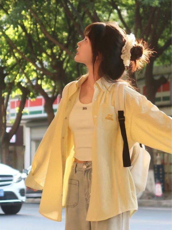 ・カテゴリ: シャツ・スタイル: カジュアル、日韓カジュアル・主な素材: ポリエステル・主な素材の含有量: 30%以上50%未満・柄: ストライプ、格子・袖丈: 長袖・ネックライン: POLO襟・シルエット: ルーズフィット・着丈: 通常丈...