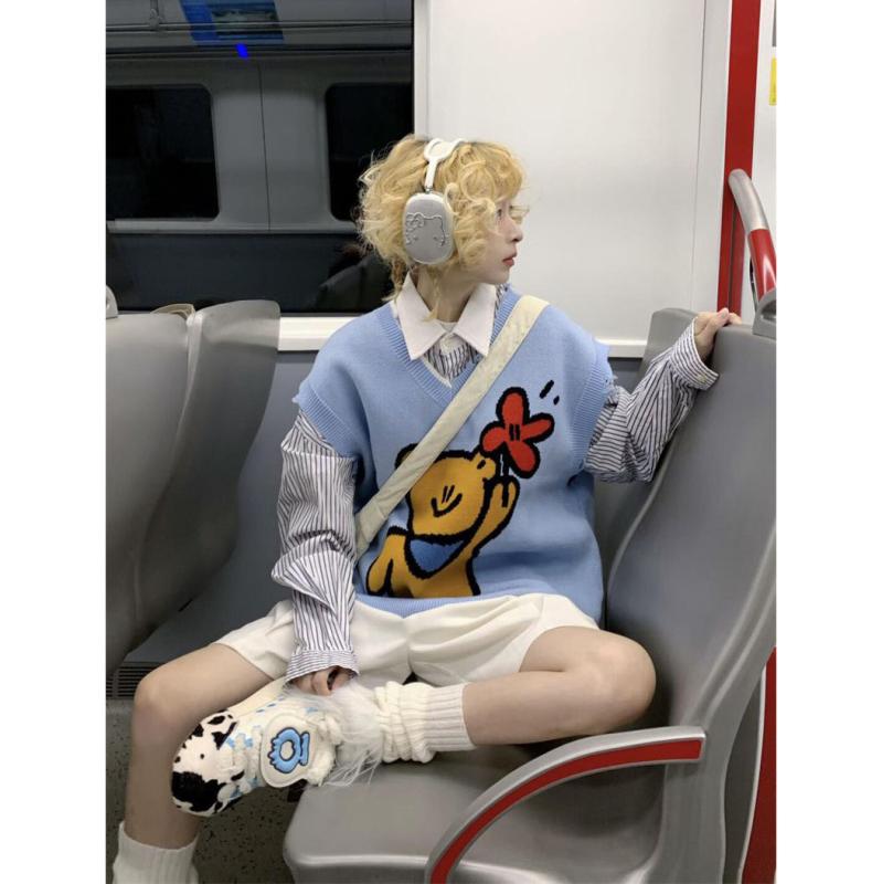 ・カテゴリ: カジュアルスーツ・スタイル: コンパニオン風・素材: シェニール、スパンデックス（30%以下）・カラー展開: ホワイトシャツ、ブルーベスト・サイズ展開: S、M、L、XL・セット内容: トップスセット・性別: レディース・袖の...