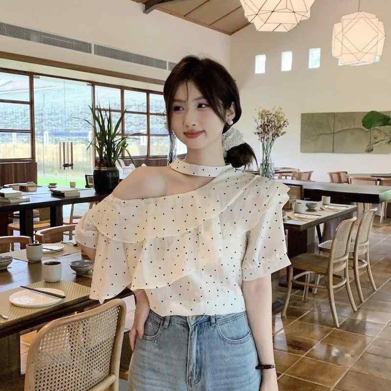 ・カテゴリ: 衬衫・スタイル: 甜美风・主な素材: 涤纶（聚酯纤维） 90%-95%・柄: 波点・ネックライン: 斜领・袖丈: 短袖・袖型: 常规袖・デザイン: 荷叶边・クラフト: 数码印花・シルエット: 宽松型・着丈: 普通款(50cm&...