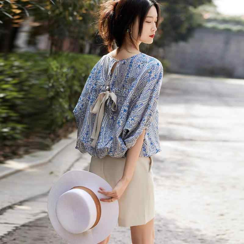 ・カテゴリ: 衬衫・主な素材: 聚乙烯醇纤维（维纶） 70%-80%・柄: 碎花・スタイル: 御姐风、舒适休闲・袖丈: 七分袖・袖型: 喇叭袖・ネックライン: 圆领・シルエット: 宽松型・着丈: 普通款(50cm<衣长≤65cm)・デ...