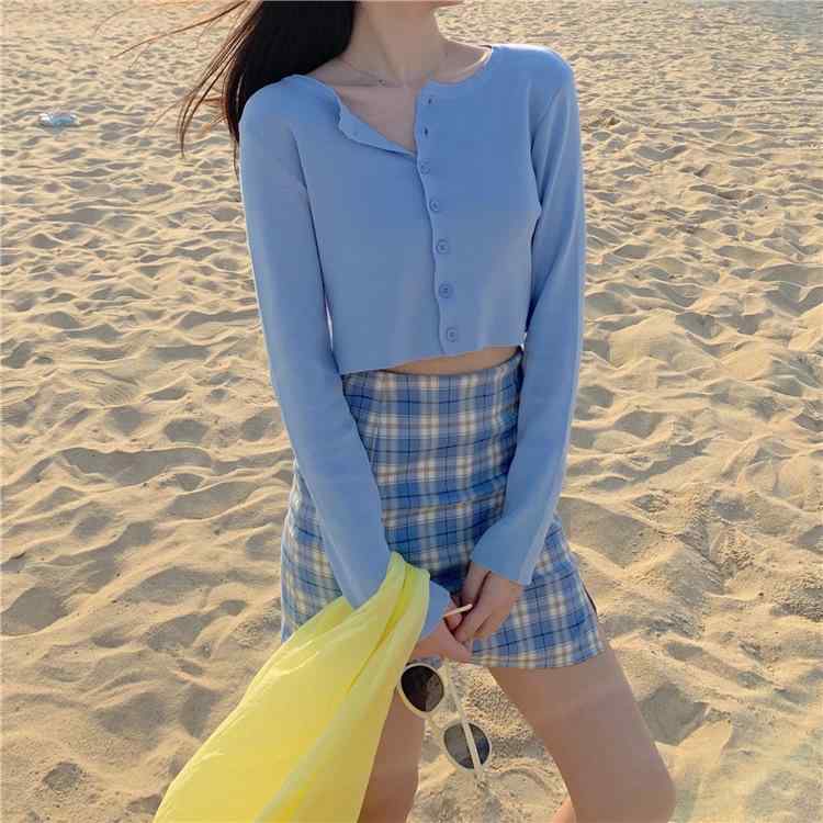 ・カテゴリ: セーター・主な素材: ビスコースレーヨン30%-50%・生地: その他・厚み: 薄手・スタイル: カーディガン、きれいめオフィス・シルエット: スリムフィット・ネックライン: クルーネック・袖丈: 長袖・デザイン特徴: ニット...