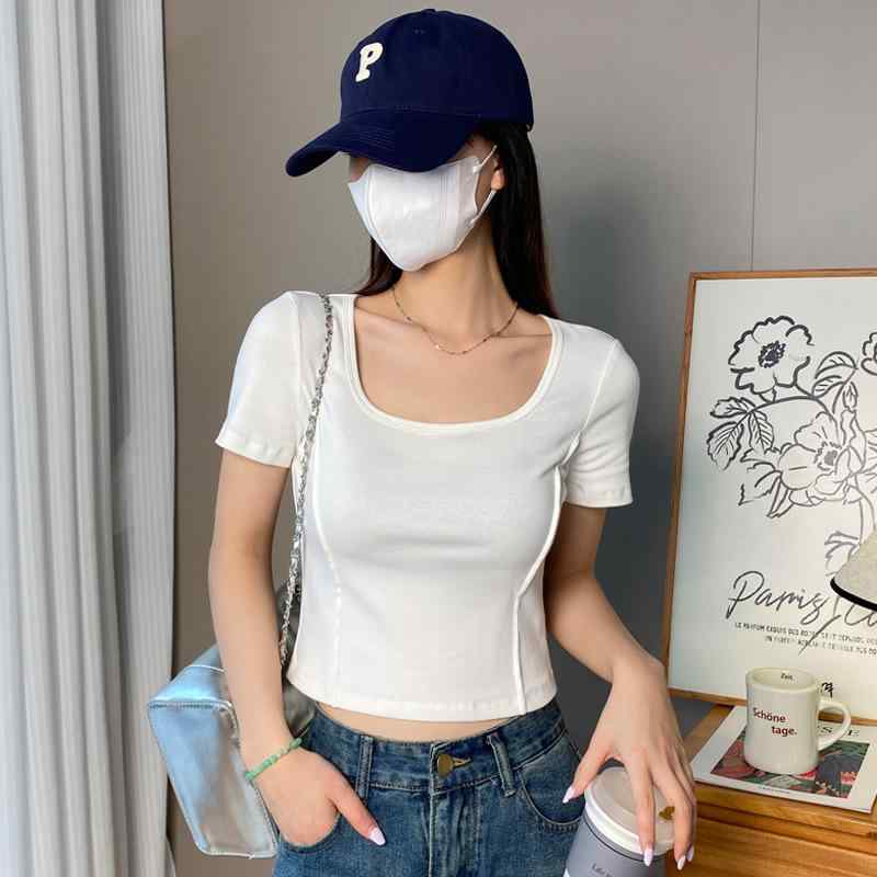 ・カテゴリ: Tシャツ・袖丈: 半袖・衣丈: 超短丈(40cm以下)・ネックライン: スクエアネック・袖型: レギュラースリーブ・カラー展開: ホワイト、ブラック・サイズ展開: S、M、L、XL、2XL・スタイル: コンサバ、フェミニンミン