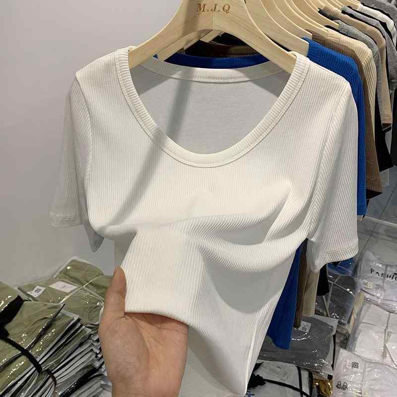 ・カテゴリ: Tシャツ・ネックライン: クルーネック・袖丈: 半袖・袖の種類: 半袖・柄: 無地・シルエット: レギュラー・着丈: 約50cmから65cm・素材: ビスコース繊維・主な素材の含有量: 90%以上95%未満・スタイル: 通勤、...