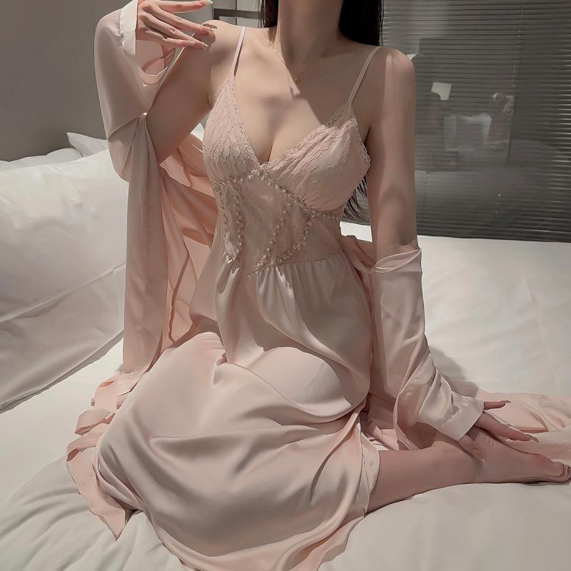 ルームウェア レディース パジャマ セクシー 胸パッド付き 接触冷感 レース リボン 半袖 膝丈 ワンピース かわいい 部屋着 ナイトウェア・素材: アイスシルク・生地の厚さ: 薄手(101-120g/平米)・襟の形: Vネック・袖丈: 長...