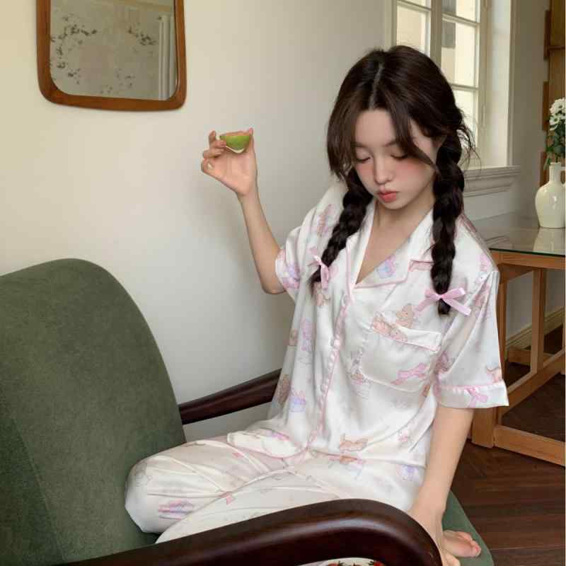 パジャマ レディース セットアップ ルームウェア 接触 ピンク 気球柄 オリジナルデザイン かわいい ナチュラル 半袖 長パンツ 薄手 部屋着・カテゴリ: セットアップ・素材: 仿真シルク・主な素材: ポリエステル100%・厚さ: 薄手・襟...
