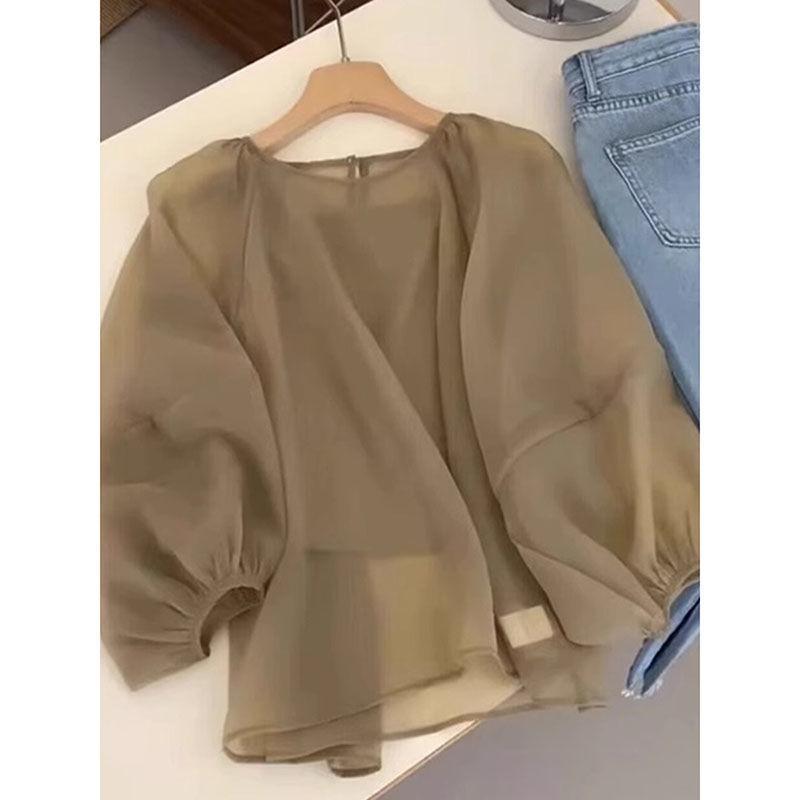 ブラウス レディース パフスリーブ シフォン フレンチスタイル 無地 デザイン感 トップス きれいめ 上品 エレガント 大人かわいい 春夏・カテゴリ: シャツ・素材: ポリエステル100%・柄: 拼色・スタイル: 拼接・袖丈: ノースリーブ...