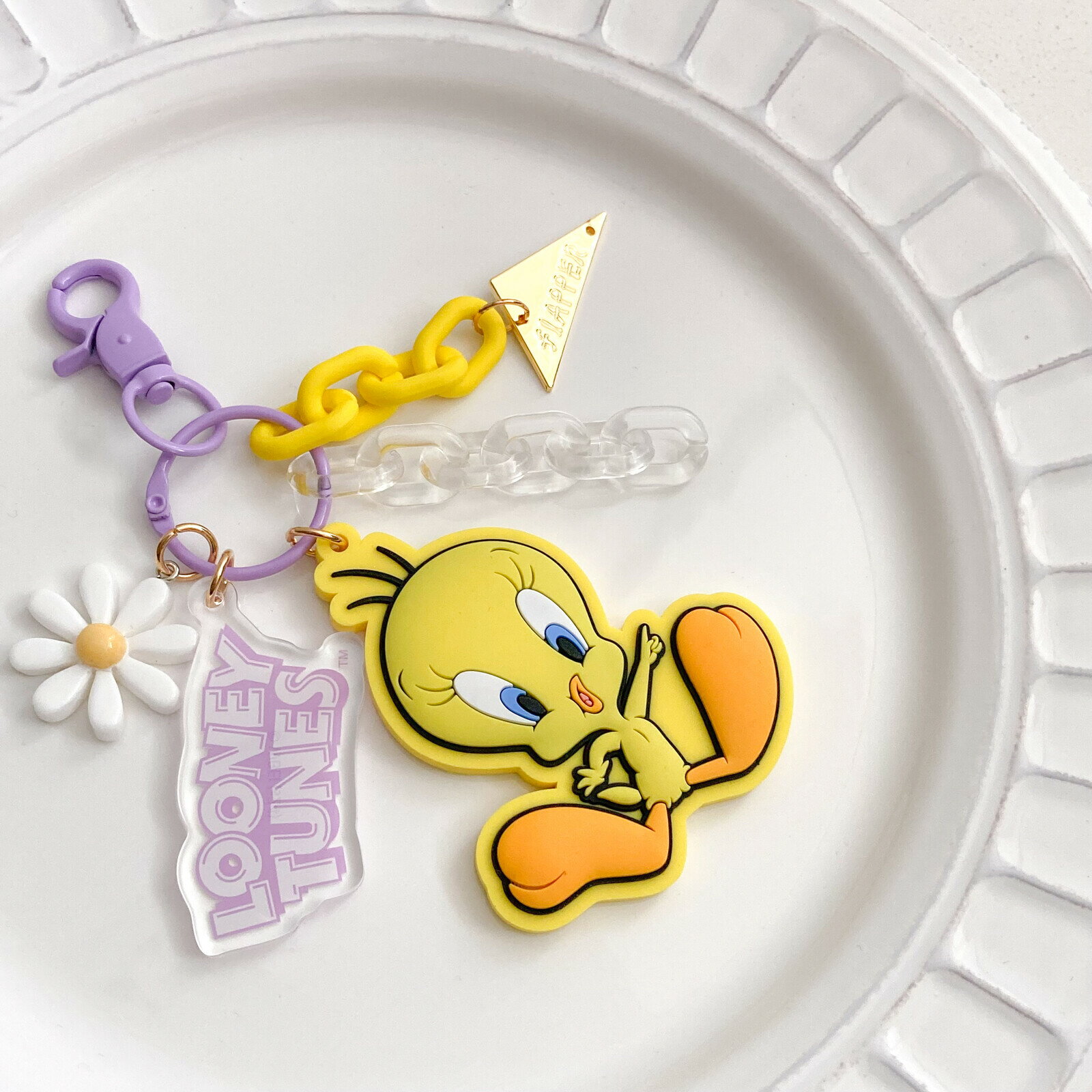 商品情報サイズ約H15*W16cm生産地中国素材STEEL・ACRYLIC・RUBBER商品説明じゃらじゃらしたチャームがたくさんついた、ボリュームたっぷりなキーホルダーが登場！遊び心たっぷりで、見ているだけでハッピーに♡可愛いトゥイーティ...