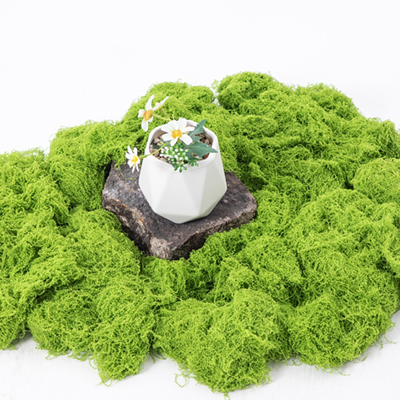 · 商品仕様：サイズ：150g、150gの面積：約30×180cm(厚み2cmの場合)、素材：ポリエステル· リアルな見た目：この非常にリアルな人工苔は、本物の苔を模倣してデザインされました。盆栽や鉢植え、庭園、ジオラマの装飾に最適です。枯...