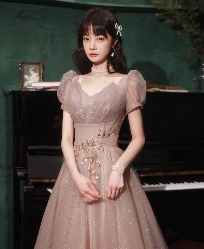 商品内容：ドレスのみ素材：ポリエステルカラー：シャンパンサイズ(CM)：S/M/L/XL/XXL/XXXLサイズについて、素人の採寸なので、若干誤差±3cmがございますが、ご了承くださいませ。商品写真はできる限り実物の色に近づけるよう加工し...