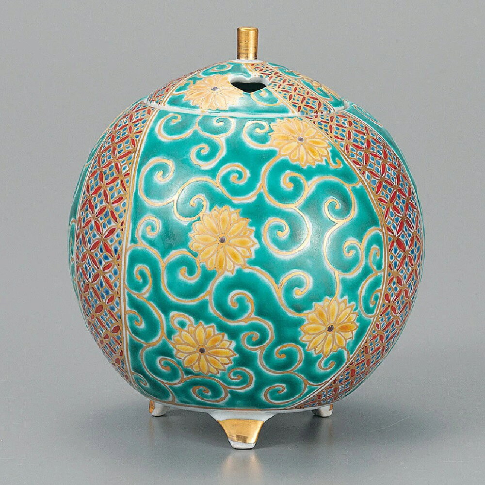 サイズ：前幅11.5×高さ13cm 素材：磁器 生産地：日本 九谷焼の香炉は、九谷五彩を用い様々な技法で絵付をした陶磁器製の香器です。 お香を焚いて香りを楽しむ他、香炉自体が美しいため、花瓶や置物のように飾るだけでも空間を彩ることができます...