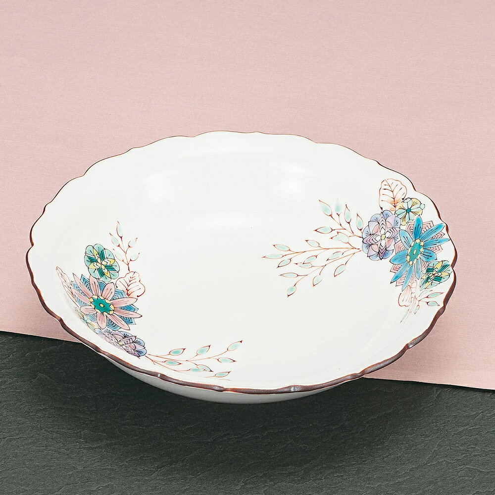 サイズ：径20.5×高さ5cm 素材：磁器 生産地：日本 古九谷開窯から360年を迎えた経済産業大臣認定伝統工芸・九谷焼 パリ万博に出品されジャパン・クタニとして世界に名を轟かせ、大英、ルーヴルなど世界各地の有名美術館に収蔵された色絵の妙技...