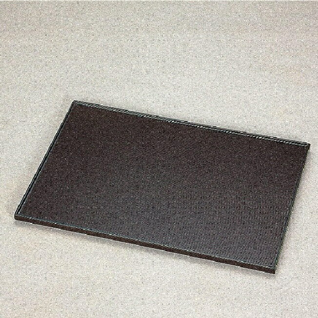 サイズ:40.8×27.8×1.2cm 材質:木製 硬質ウレタンと漆の混合塗 原産国:日本 越前漆器とは 越前漆器の歴史 越前漆器の起こりは約1500年前の昔にさかのぼり、当時の皇太子（後の継体天皇）が壊れた冠の修理を塗師に命じたことがきっ...