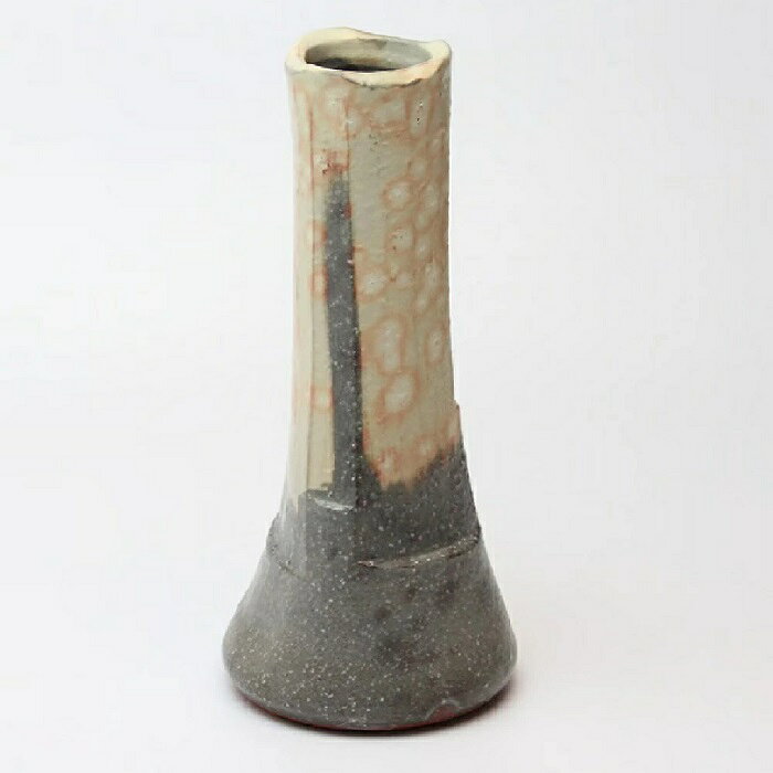 サイズ：約φ10.0×H24.0cm 素材：陶器 生産地：日本（萩焼） 作家：椿秀窯 ※萩焼の色合いは、土と釉薬が溶け合って生まれます。 ひとつとして同じ色合いのものはございません。 焼き上がりの商品を検品し、弊社基準にて許容できる色合い・...