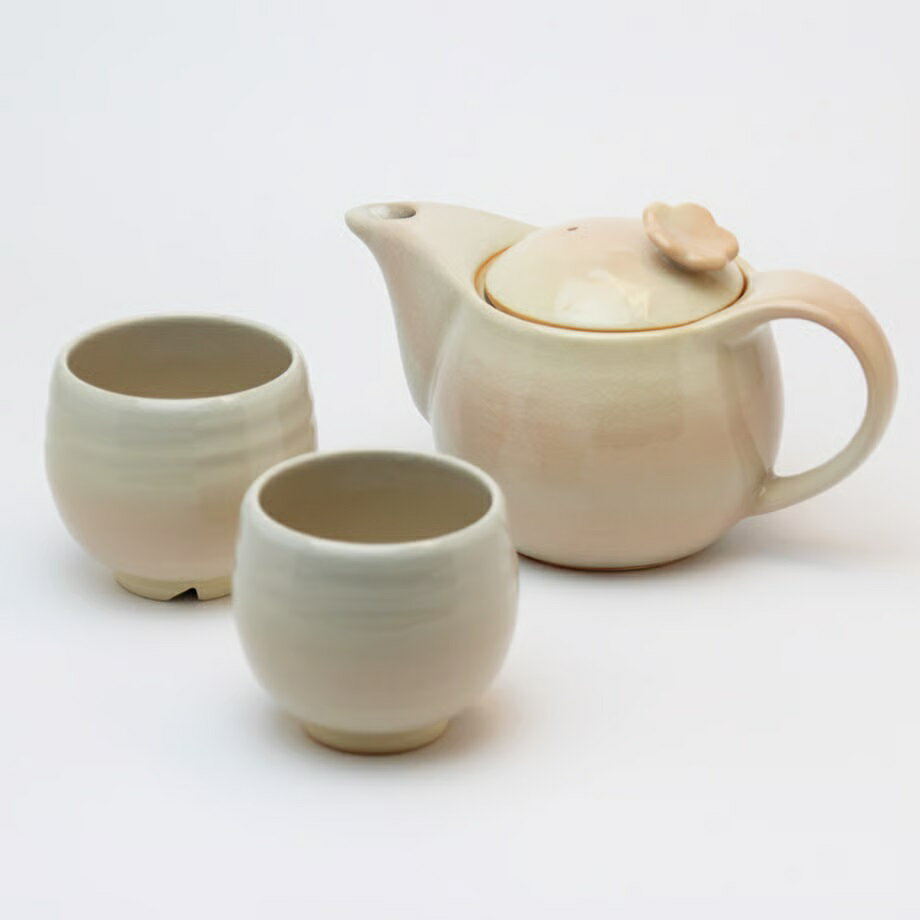 サイズ： ポット：約φ10.5×H10.0cm（400ml） 碗：約φ8.0×H7.0cm（200ml）×2 素材：陶器 生産地：日本（萩焼） 作家：椿秀窯 ■取り扱い 電子レンジは、温め程度なら使用可能です。 食洗機をご使用の際は、食器同...