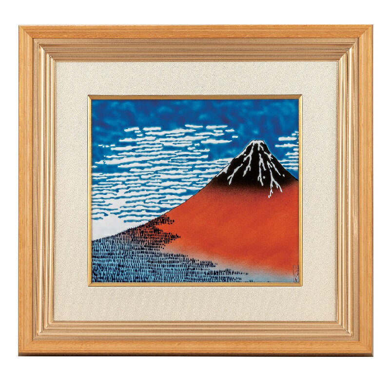 サイズ：縦42.5 横45.5(cm) 素材：磁器 生産地：日本 九谷焼の陶額は、九谷五彩を用い様々な技法で上絵付をした陶板を額装し、壁面を上品に飾ります。 絵画や写真とは異なる存在感と高級感があります。 観賞用はもちろん、縁起の良い絵柄が...