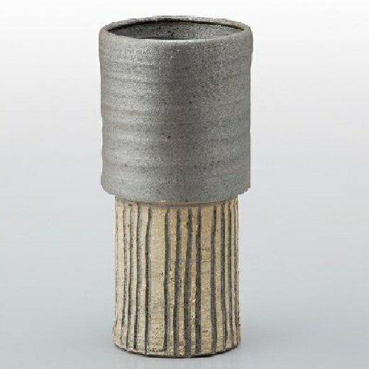 【サイズ】直径11.5×高さ24cm 【材質】陶器製 生産/日本(滋賀県　信楽) 工芸品のためサイズは多少前後する場合がございます。 色・柄は陶器、焼き物の為、一品一品、画像と異なります、ご了承の上ご注文下さい。 信楽焼とは、焼き上がりの明...