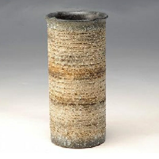 【サイズ】直径13.5×高さ27cm 【材質】陶器製 生産/日本(滋賀県　信楽) 工芸品のためサイズは多少前後する場合がございます。 色・柄は陶器、焼き物の為、一品一品、画像と異なります、ご了承の上ご注文下さい。 信楽焼とは、焼き上がりの明...