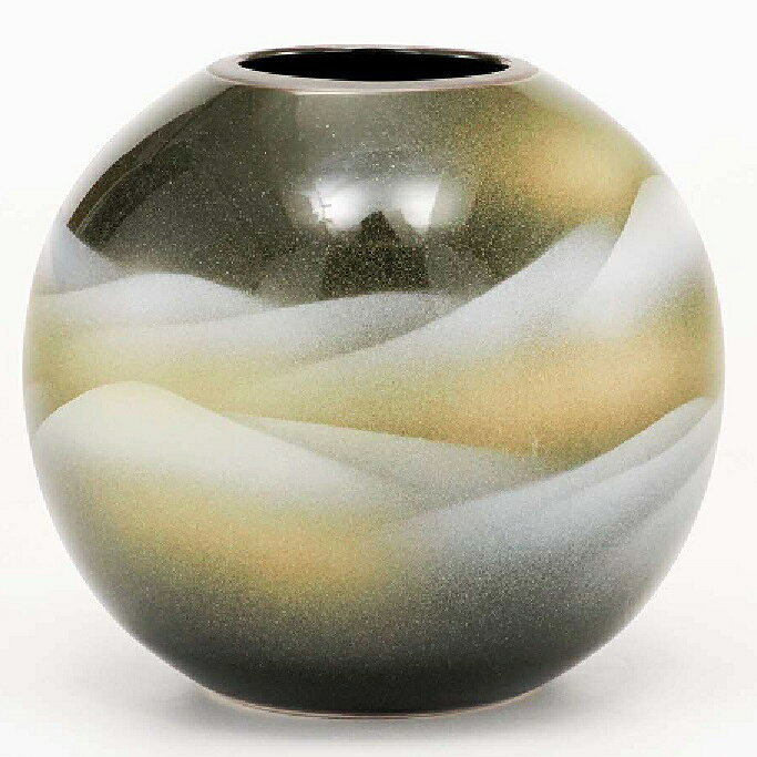 サイズ：径17×高15.5cm ■生産地：日本 ■素材：磁器 在庫限りの限定品になります 完売・破損等で発送が出来ずらキャンセルさせて頂く場合がございます 九谷焼の花瓶は、花瓶自体が華やか物も多く、シンプルな花を一輪挿すだけでも十分に映えま...