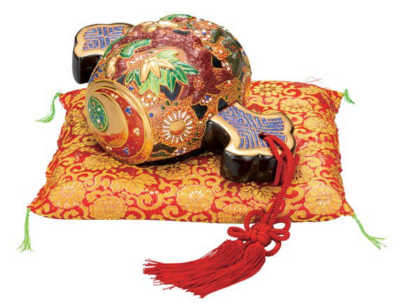 ■商品サイズ：幅27cm奥行17cm高13cm ■生産地：日本 ■素材・成分：磁器 ■布団付　紙箱入り ■九谷焼の魅力が一杯の縁起置物です。 ■通常5～30営業日程で発送予定で御座いますが材料その他要因にて8週間以上お時間が掛かる場合やご用...