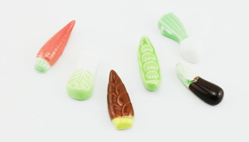 野菜 箸置き 6個 セット はくさい 茄子 にんじん 枝豆 たけのこ かぶ テーブルコ―ディネート やさい プレゼント ホームパーティカラフルでかわいい野菜をデザインしたお箸置きセットです。いろいろな野菜がセットになってるのでお使いになる人...
